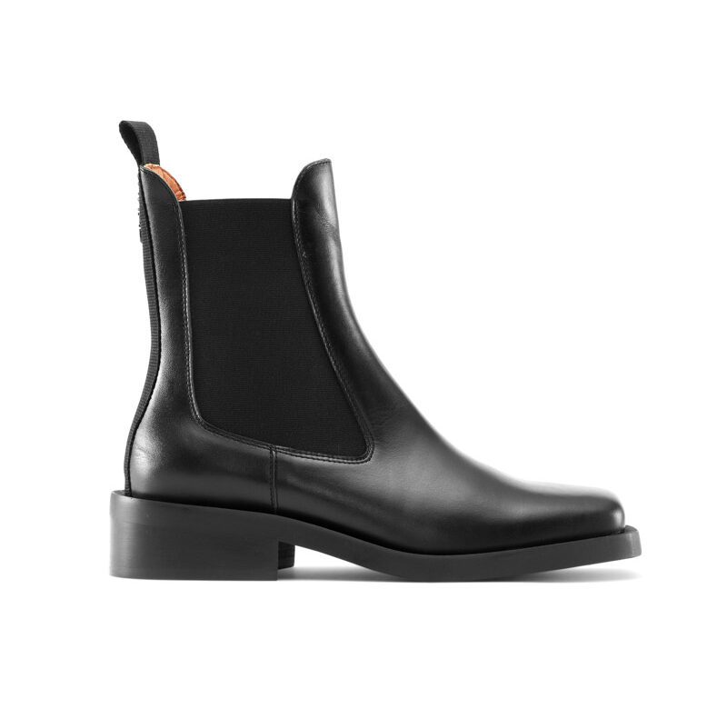 Details: Calf leather square toe chelsea boot Find me: Ganni - Metropol