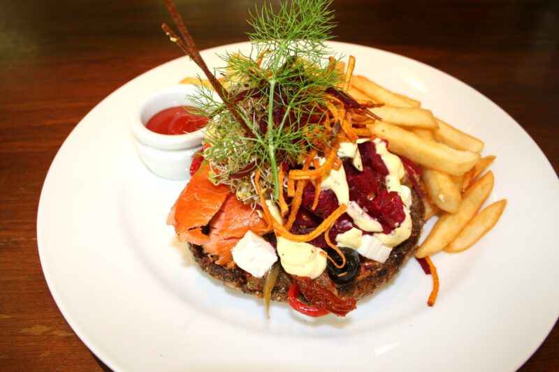 Rendezvous on 72: Route 72 Café Bar Emporium - Metropol