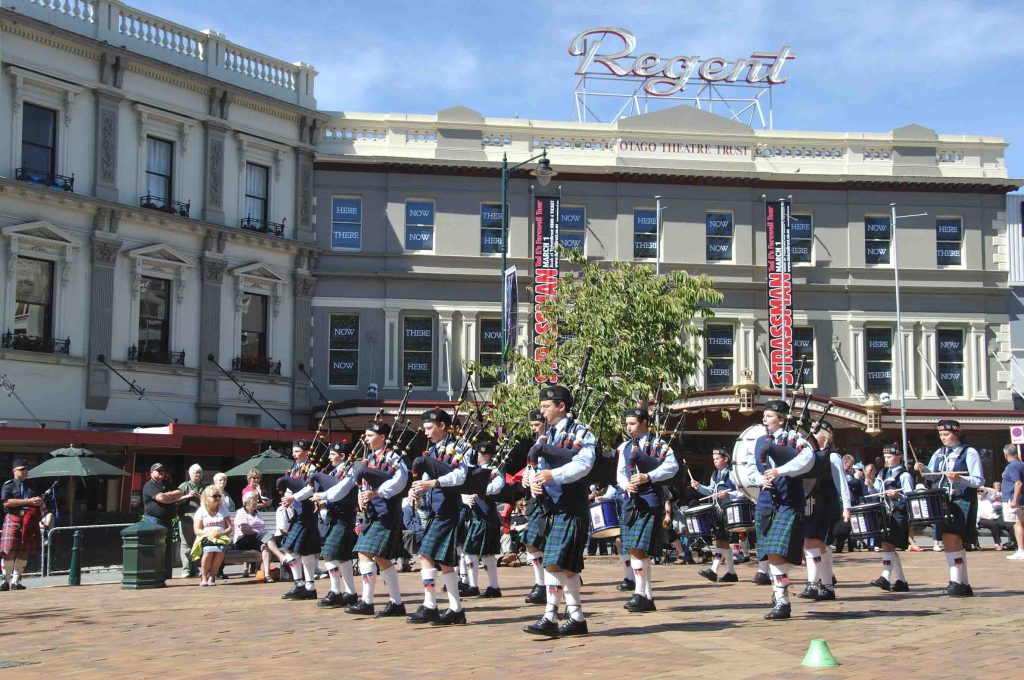school pipe band - Metropol