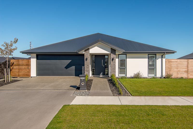 Award winning entertainer's home: Fortified Homes - Metropol