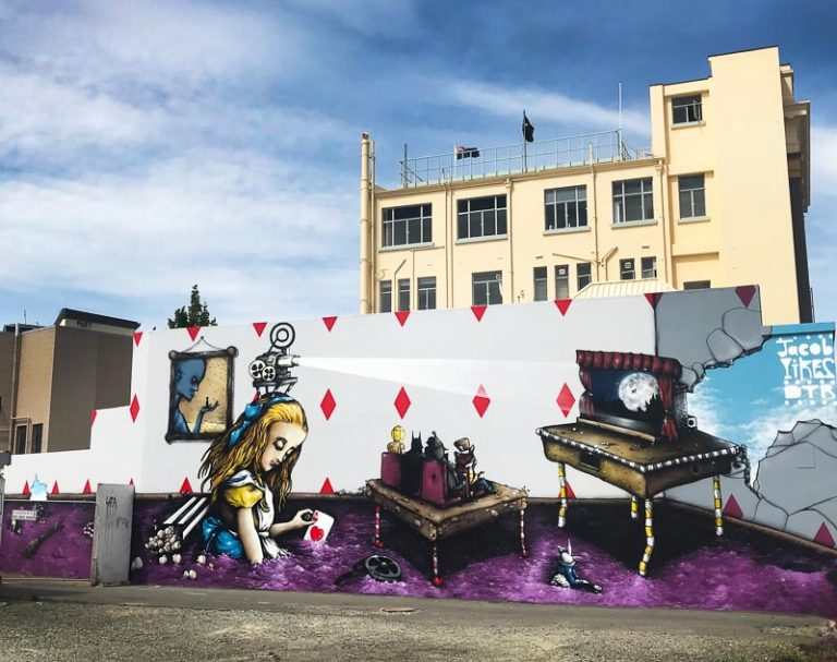 Jacob Yikes painting the town - Metropol