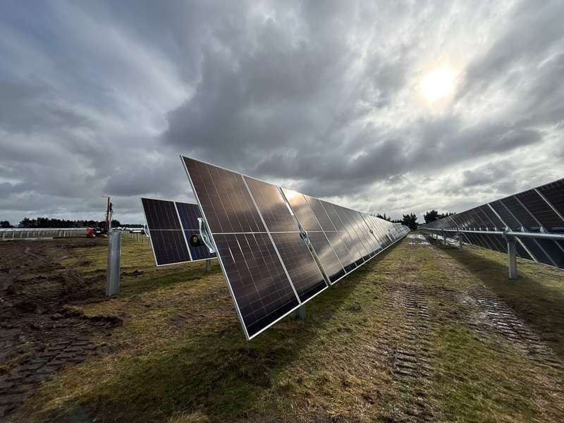 Kōwhai Park solar farm reaches ‘Golden Row’ milestone - Metropol